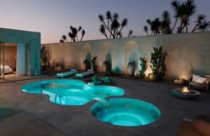 Axiom 12 Deluxe - Latham Pool