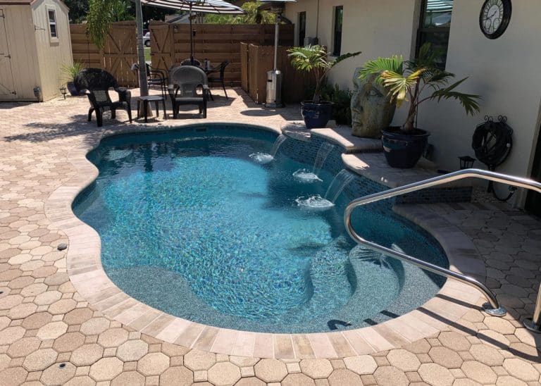 Aruba 11' x 22' Model Pool | Latham Pool