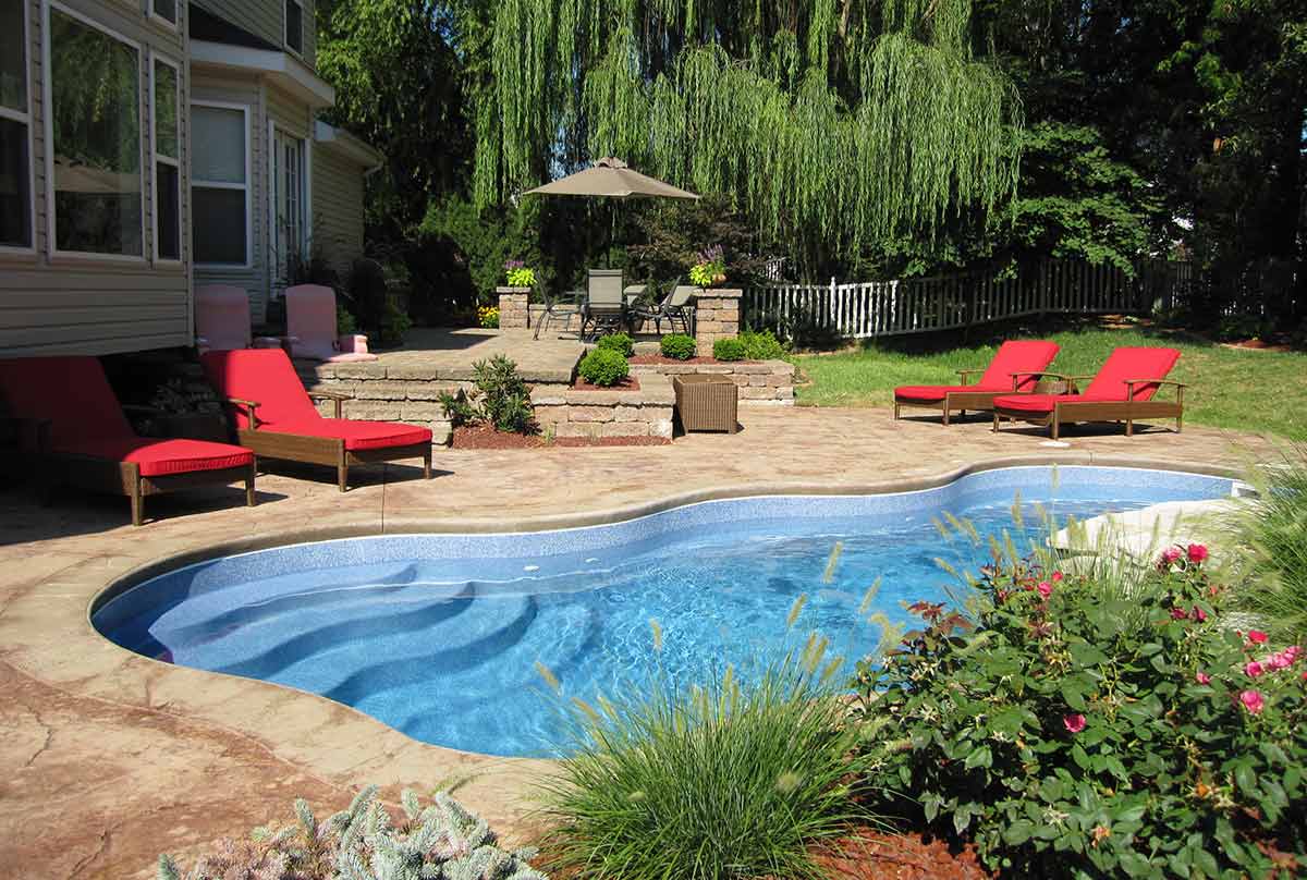 Bermuda 12' x 26' Model Pool | Latham Pool