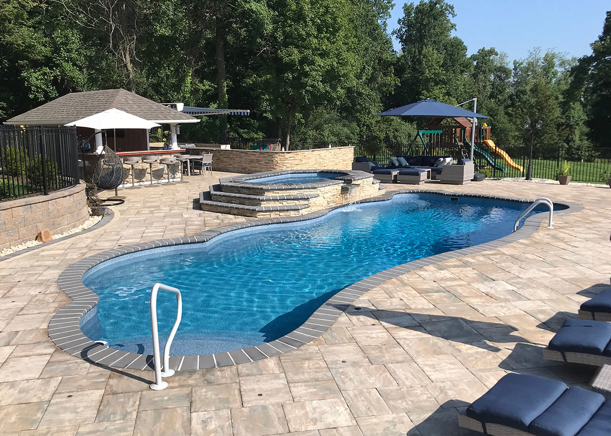 Synergy Grand 16' x 40' 2" Model Pool | Latham Pool