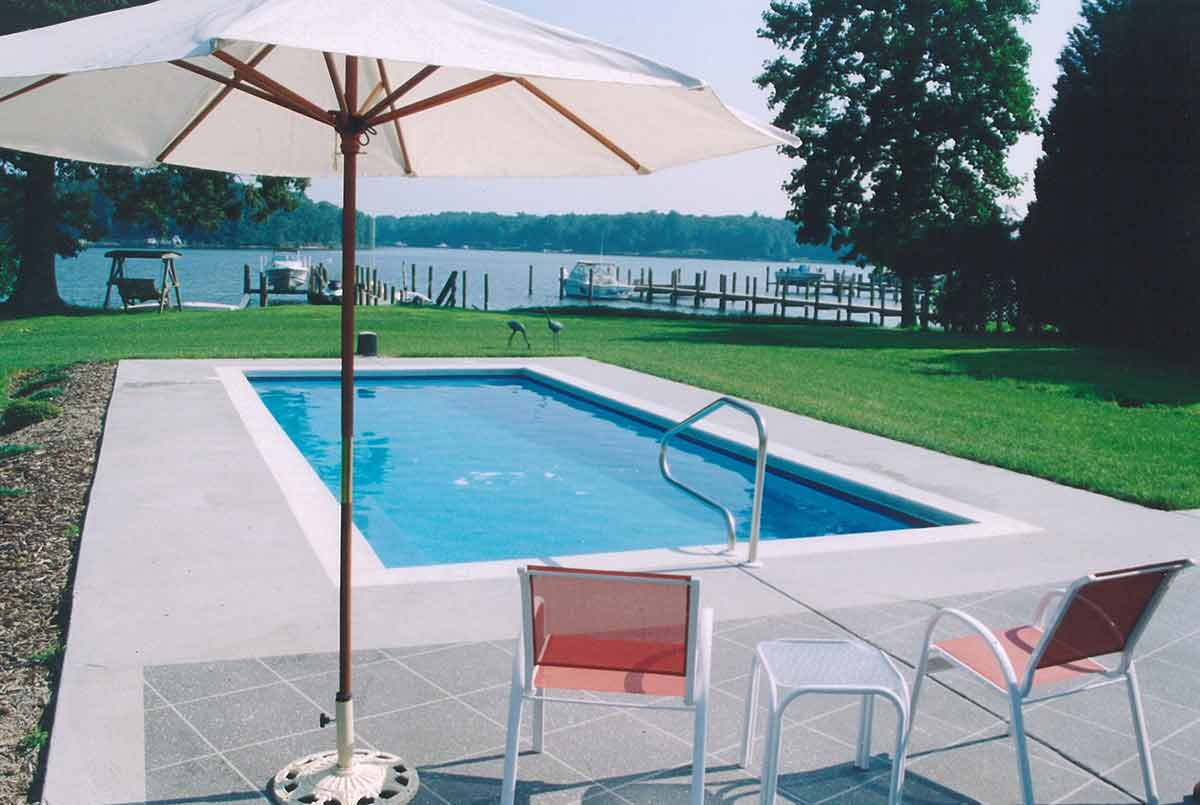 Claremont 14' x 33' Model Pool | Latham Pool