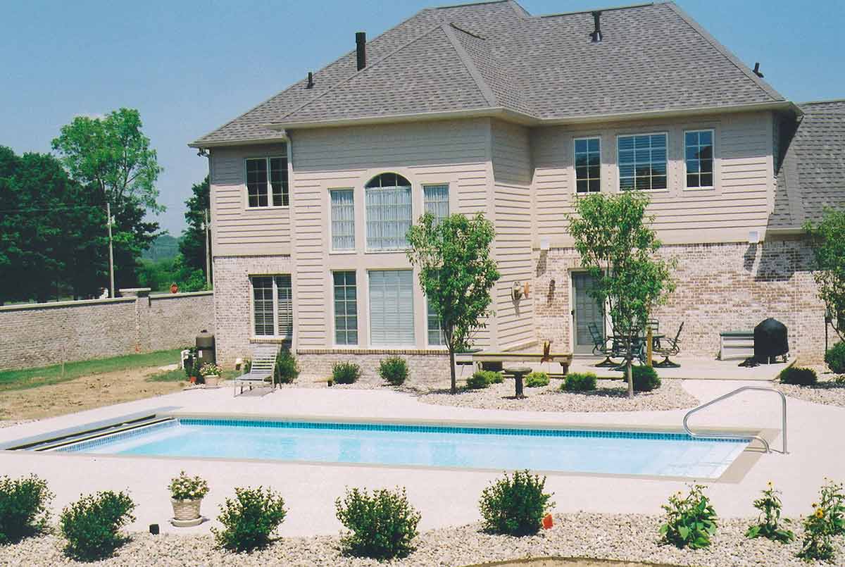 Claremont 14' x 33' Model Pool | Latham Pool