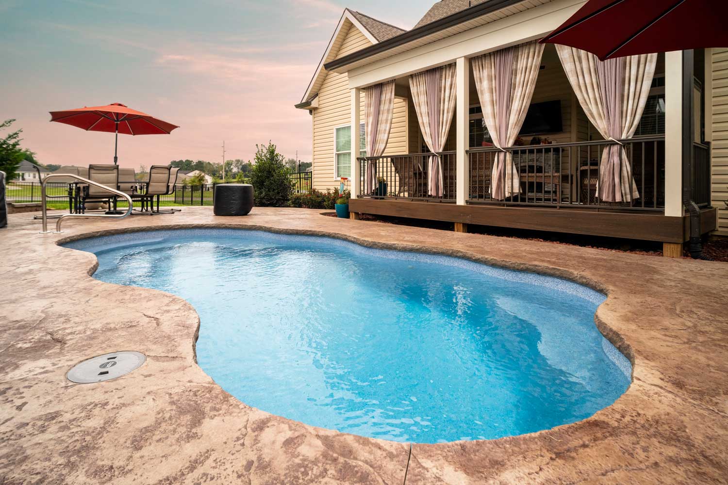 Aruba 11' x 22' Model Pool | Latham Pool
