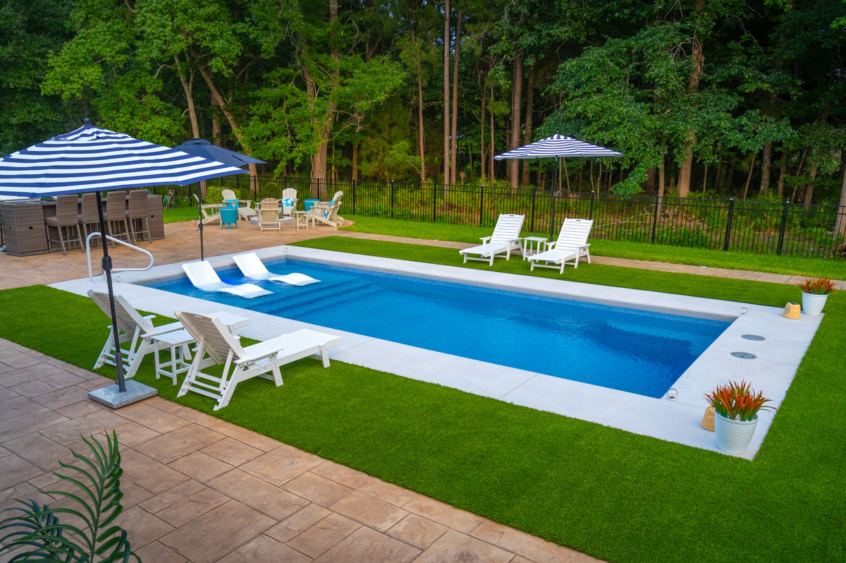 14' x 30' Corinthian 14 Pool Model | Latham Pool