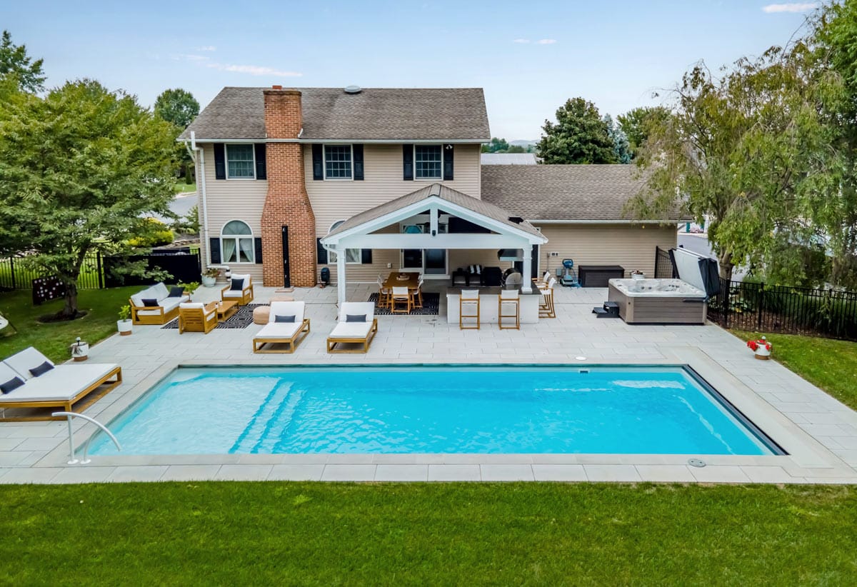 15' 10" x 40' Corinthian 16 Model | Latham Pool