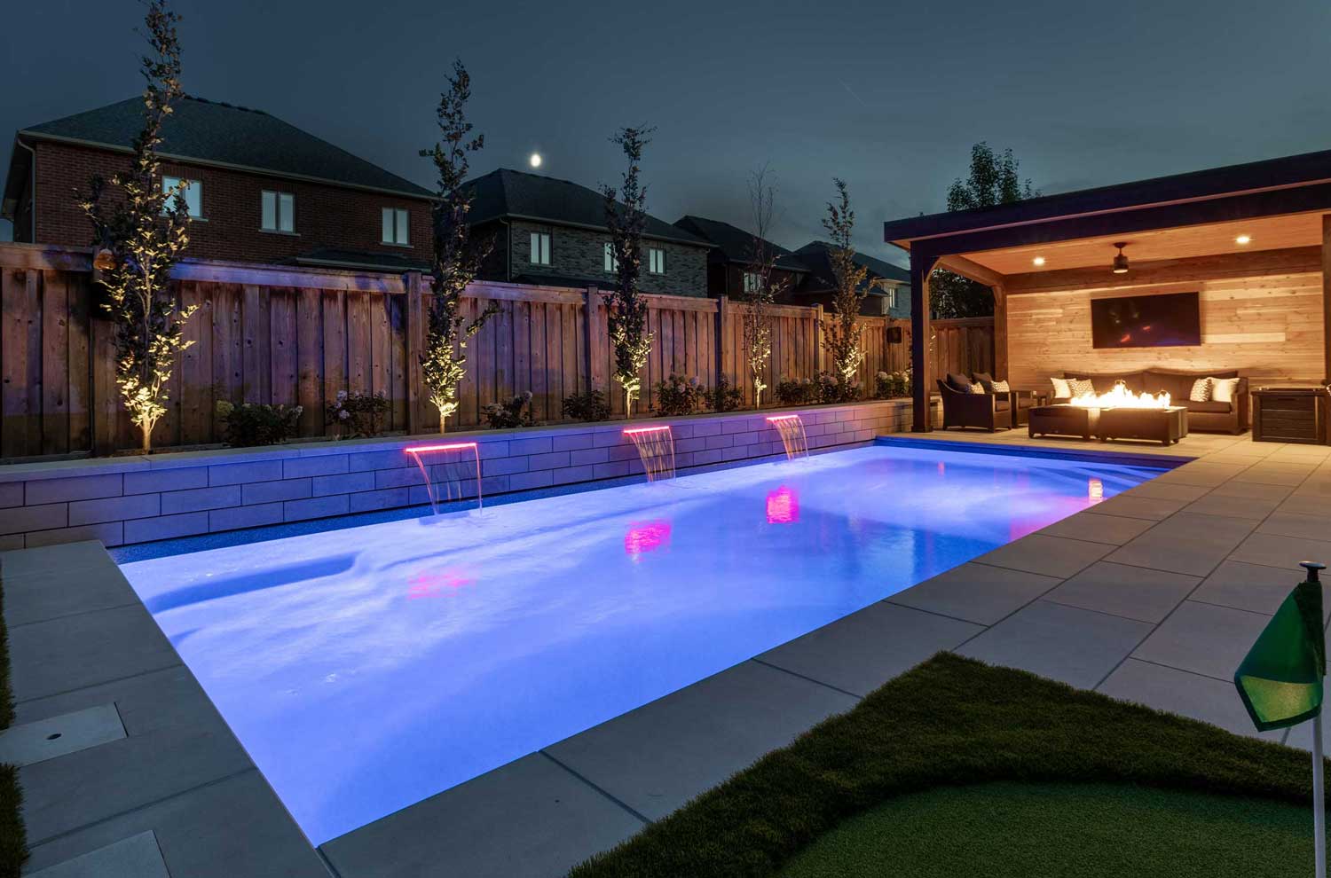 St. Thomas 14' x 31' 6" Model Pool | Latham Pool