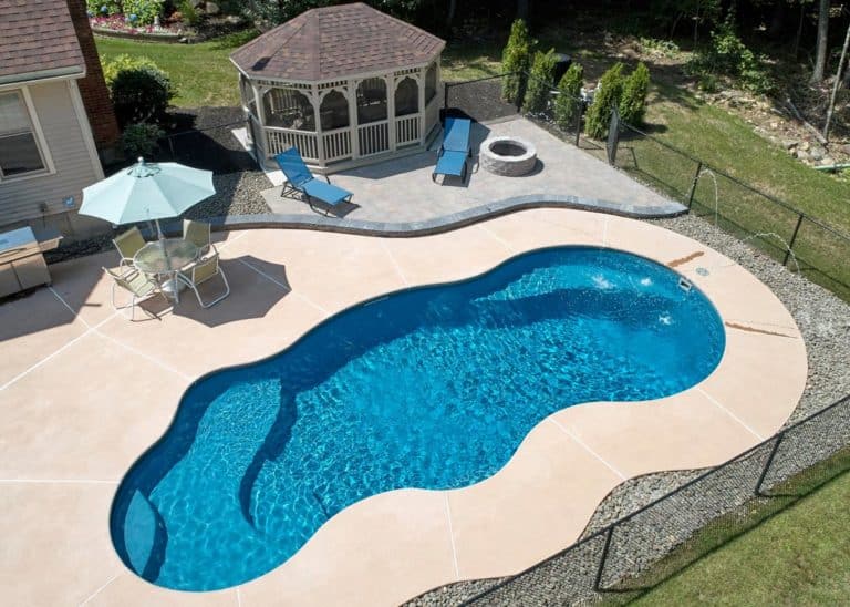 Fiji Pool 15' x 34' Model | Latham Pool