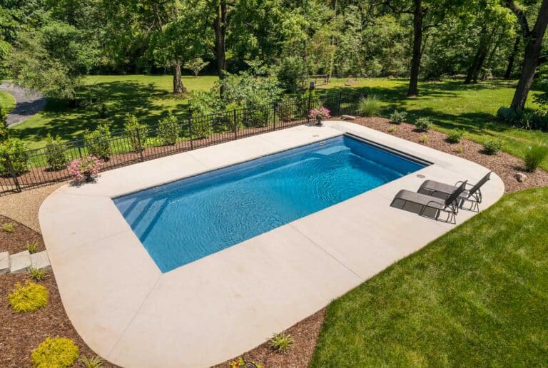 St. Thomas 14' x 31' 6" Model Pool | Latham Pool