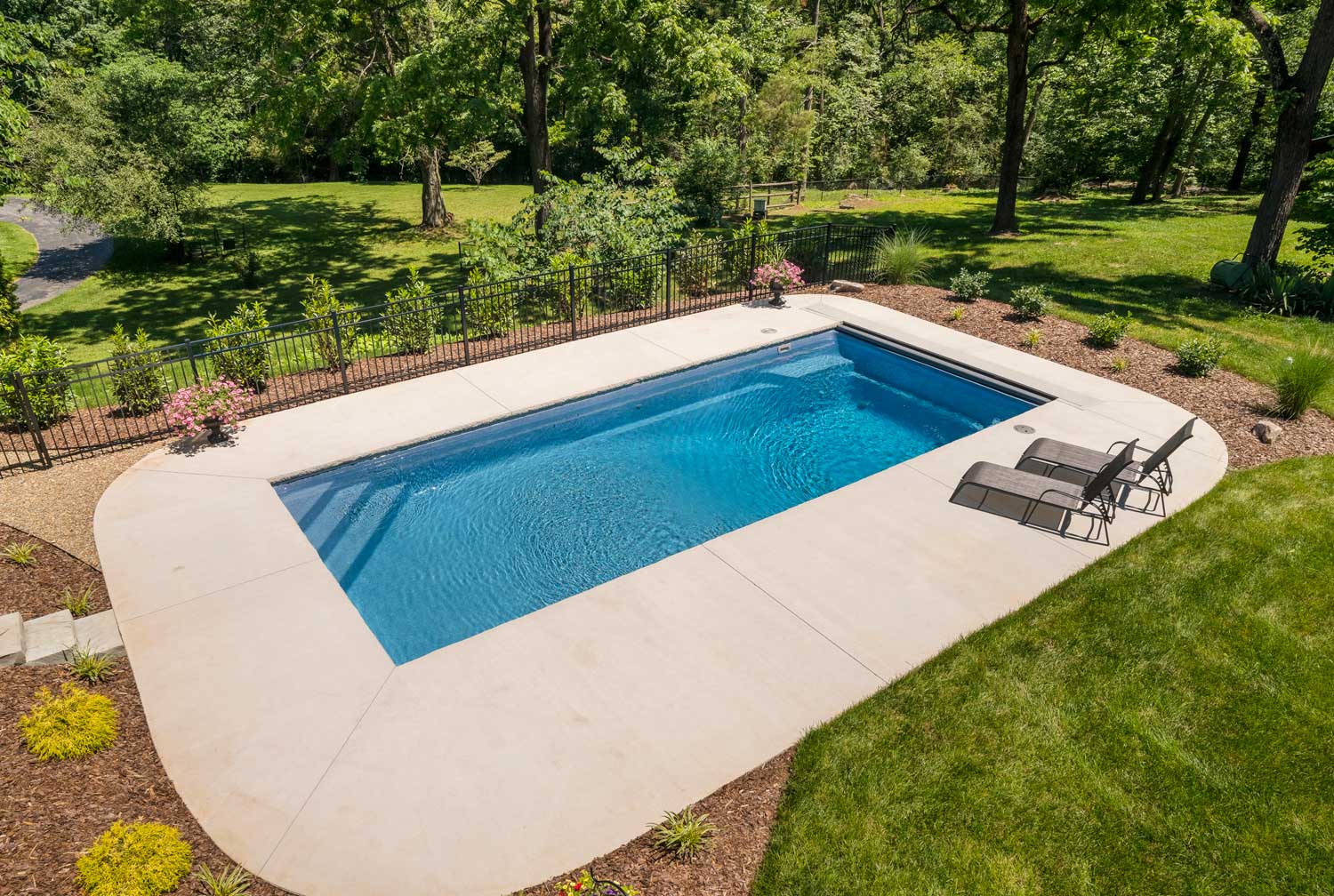 St. Thomas 14' x 31' 6" Model Pool | Latham Pool