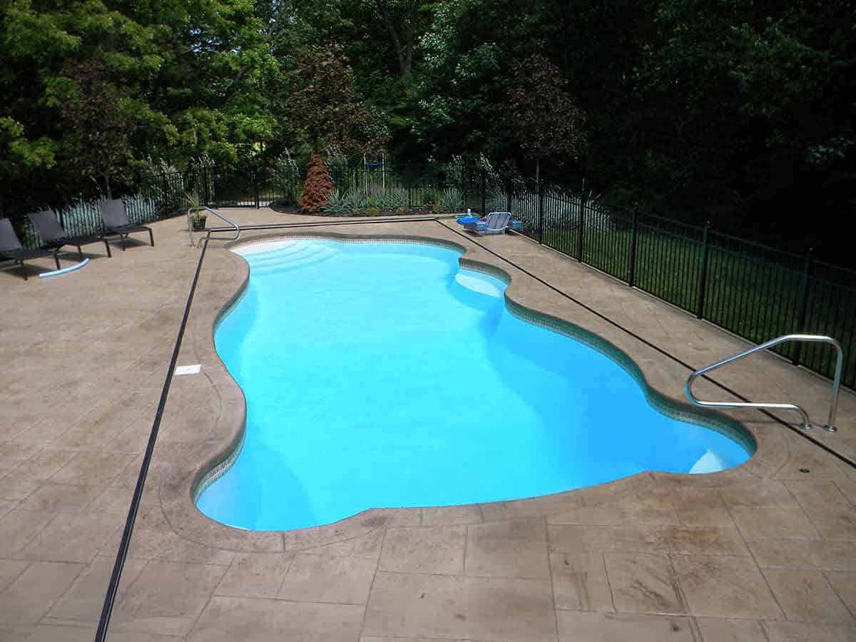 Synergy Grand 16' x 40' 2" Model Pool | Latham Pool