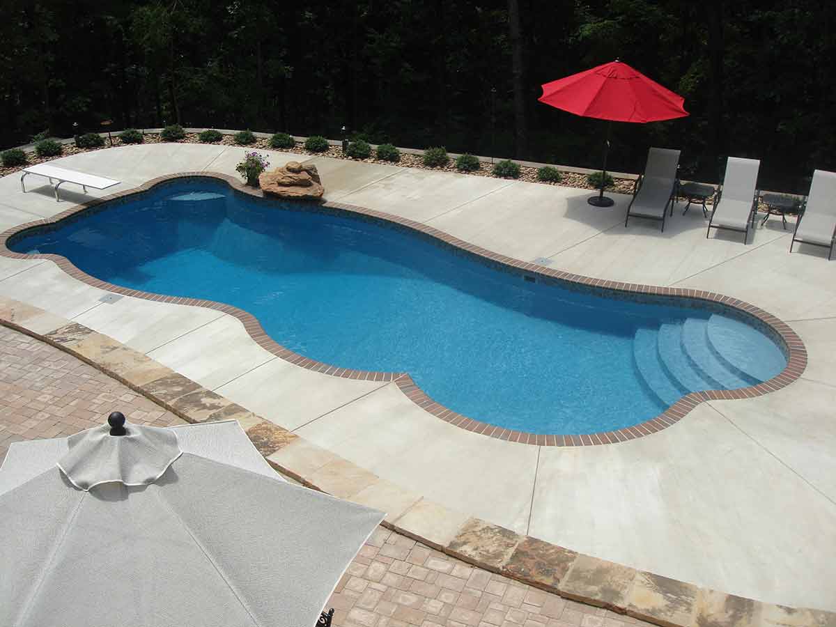 Synergy Grand 16' x 40' 2" Model Pool | Latham Pool