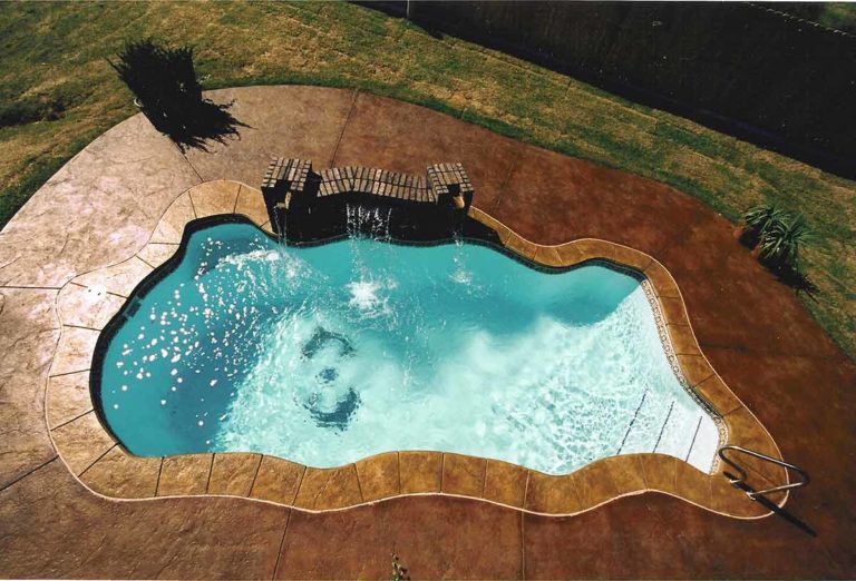 Key West 12' x 25' 7″ Model Pool | Latham Pool
