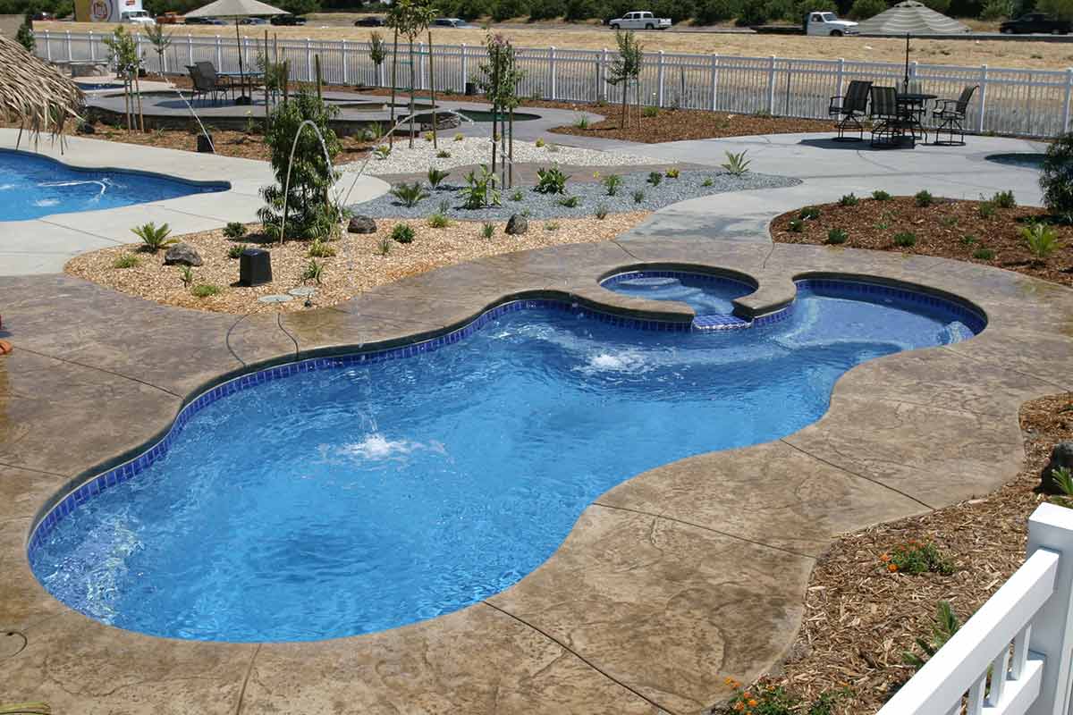 Bermuda 14 Deluxe Model 14' x 30' Pool | Latham Pool