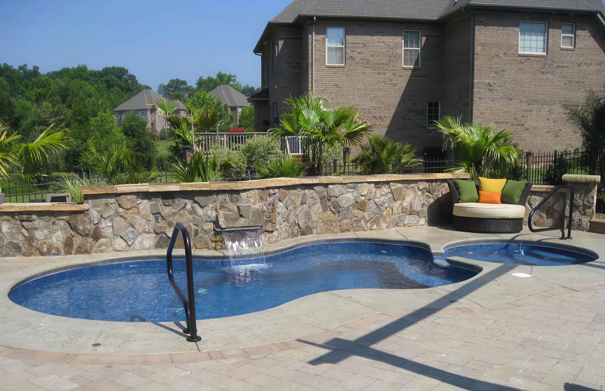 Axiom 12 Deluxe - Latham Pool