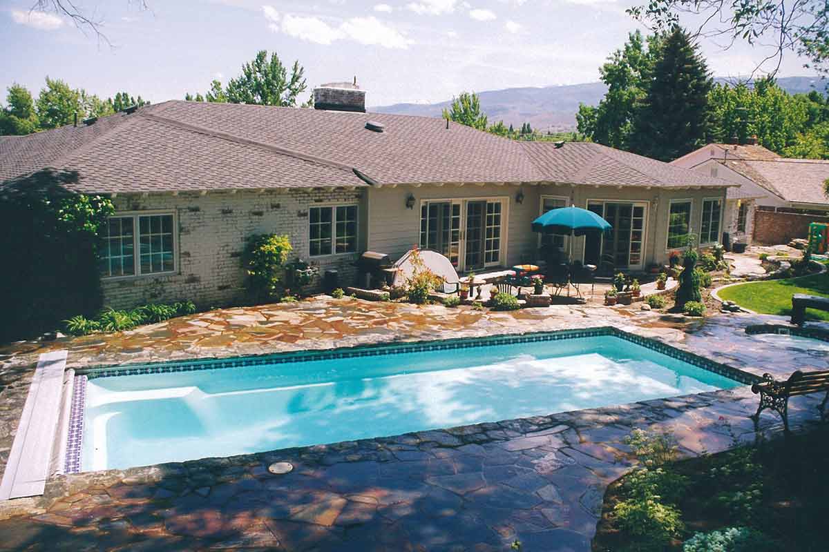 St. Thomas 14' x 31' 6" Model Pool | Latham Pool