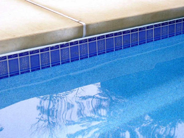 St. Thomas 14' x 31' 6" Model Pool | Latham Pool