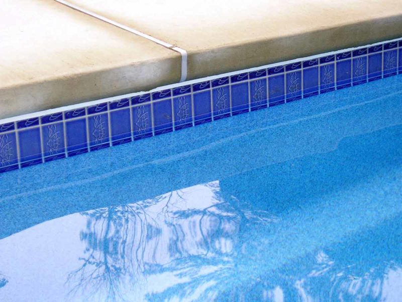 St. Thomas 14' x 31' 6" Model Pool | Latham Pool