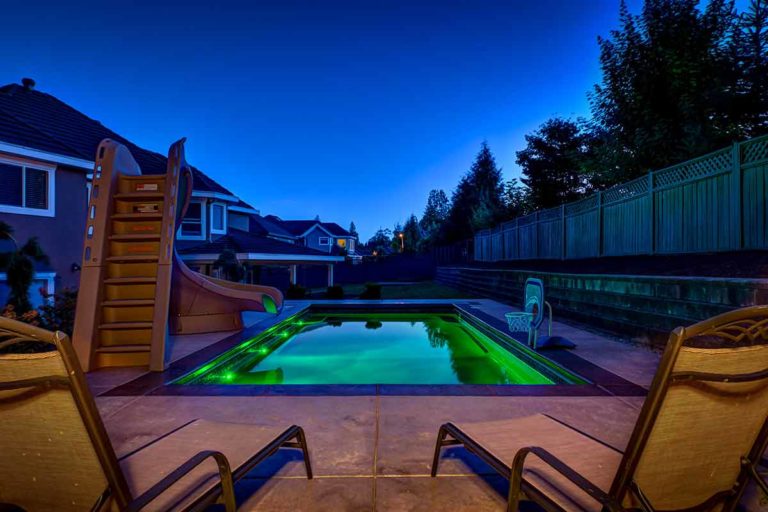 St. Thomas 14' x 31' 6" Model Pool | Latham Pool