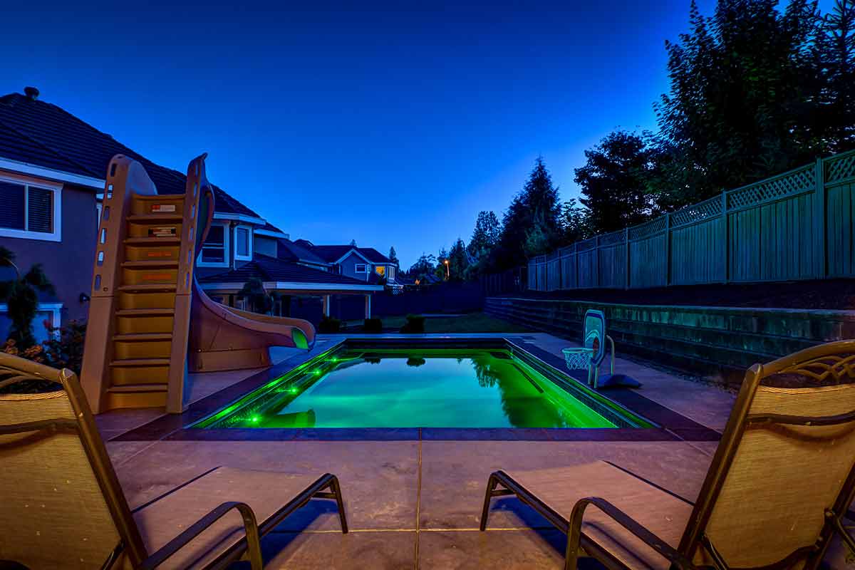 St. Thomas 14' x 31' 6" Model Pool | Latham Pool