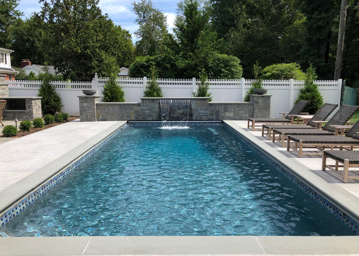 St. Thomas 14' x 31' 6" Model Pool | Latham Pool