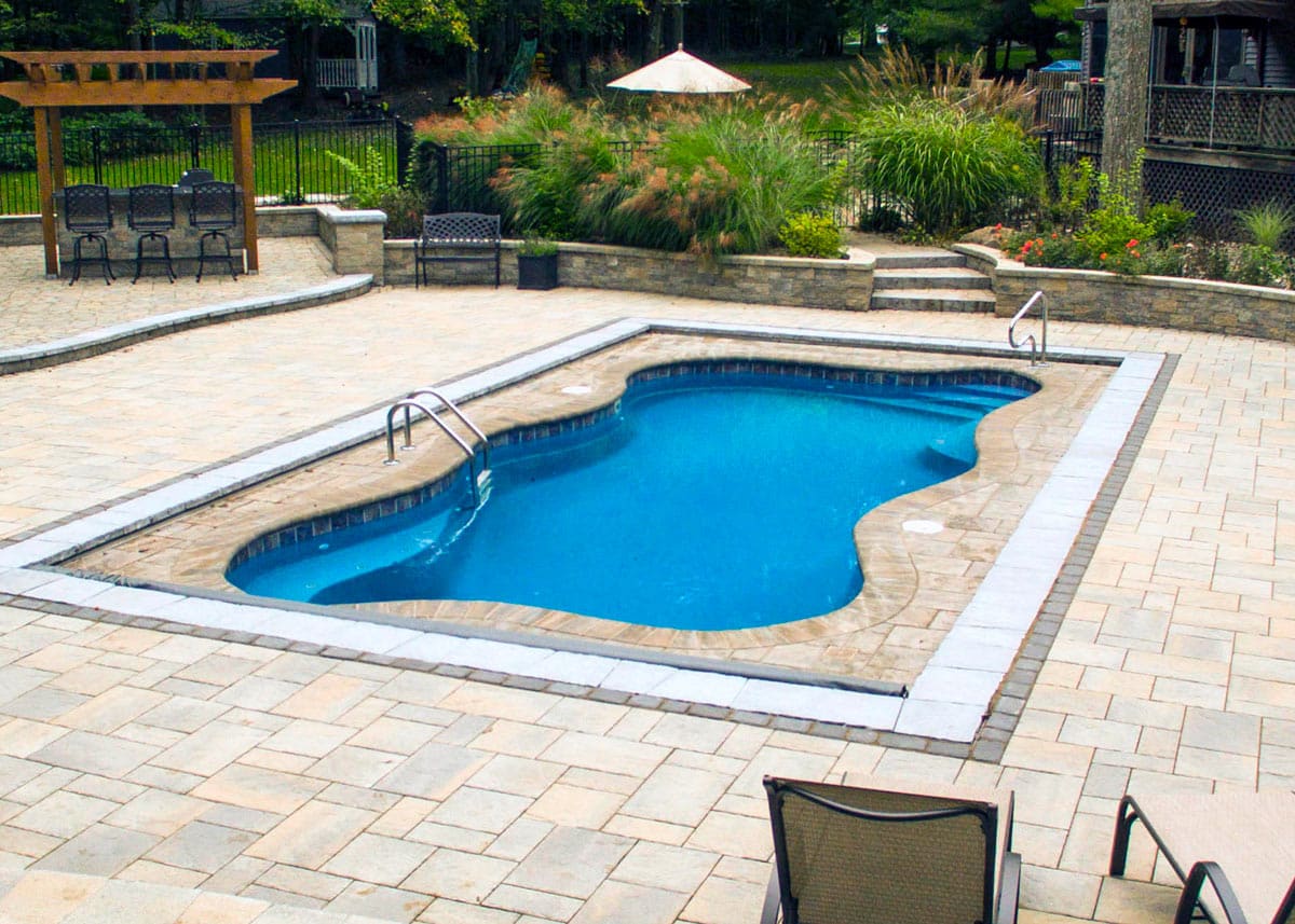Cape Cod 14' x 31' Model Pool | Latham Pool