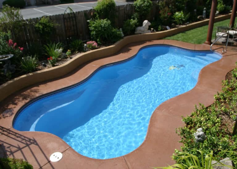Cape Cod 14' x 31' Model Pool | Latham Pool