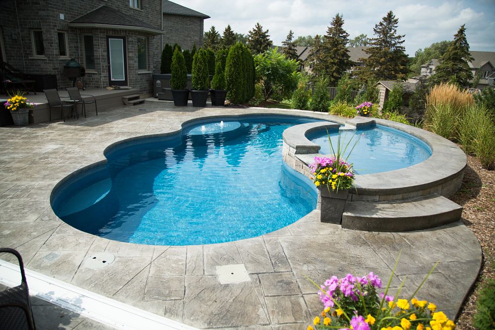 Pool Tanning Ledges | Vinyl & Fiberglass | Latham Pools