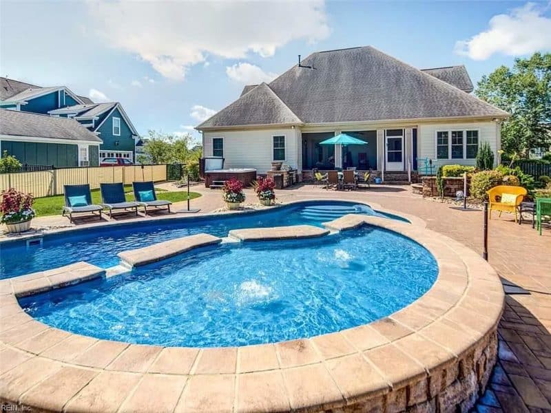 Genesis/Synergy Semicircle Side - Latham Pool