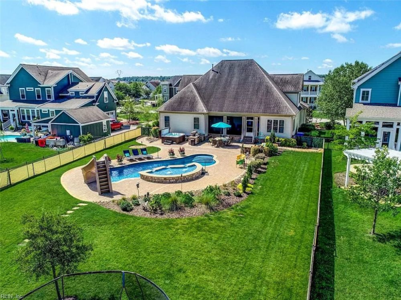 How to Make a Beach-Themed Backyard Pool | Latham Pools