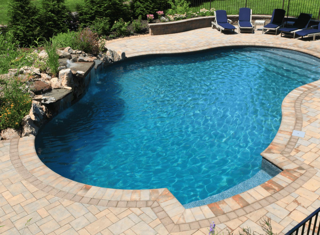 Vinyl Pool Coping & Decking | Latham Pools