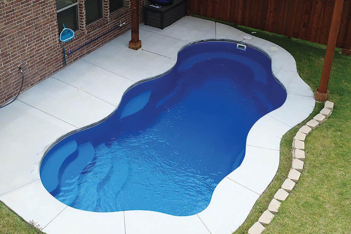 Bermuda 12' x 26' Model Pool | Latham Pool